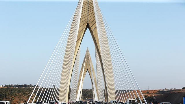 Diapo. L'autoroute de contournement de Rabat et le Pont à haubans en ...