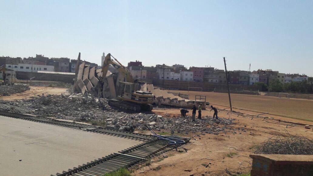 Diapo. Le stade de Bernoussi en cours de destruction