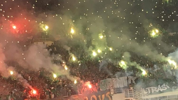 Vidéo-Diapo: le craquage de fumigènes des Ultras du Raja lors de la ...