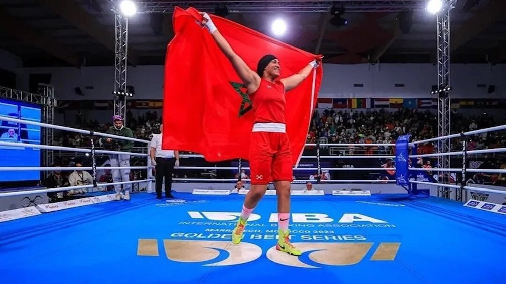 Boxe: Khadija El Mardi sacrée championne du monde