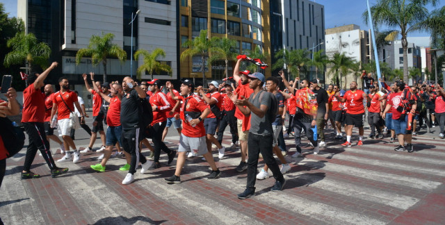 Wydad-Al Ahly: ce beau cortège des fans cairotes qui traverse Casablanca